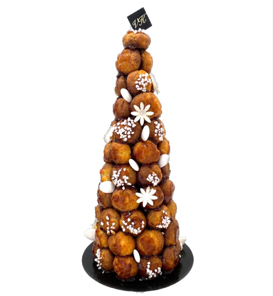 pièce montée cône simple - Pâtisserie Chocolaterie - VK Évènements Cakes